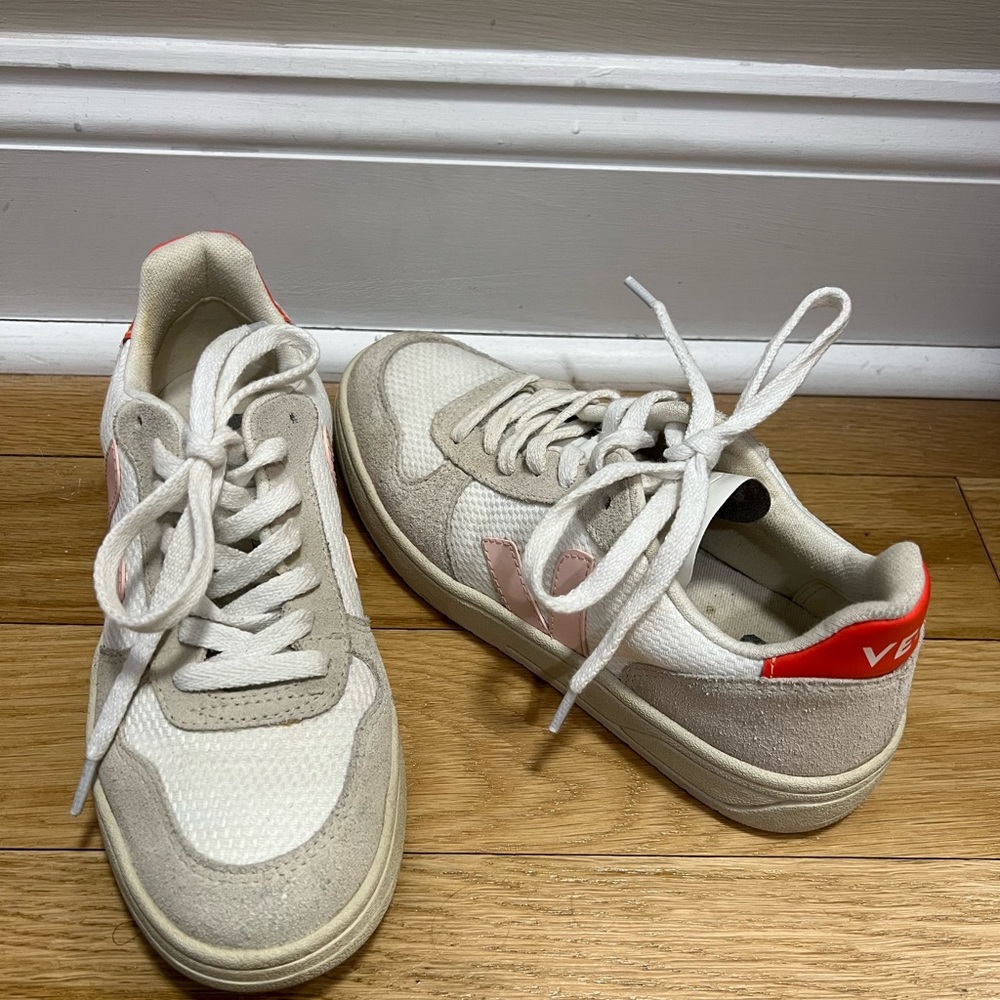 Vejas With Suede, Mesh And Pink Details (Size 36) - Gem